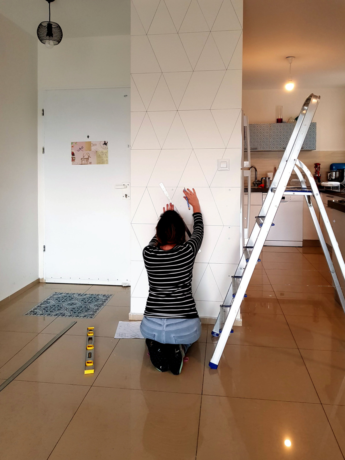 Marker Wallpaper- DIY Nordic marker wallpaper project - cheap and quick