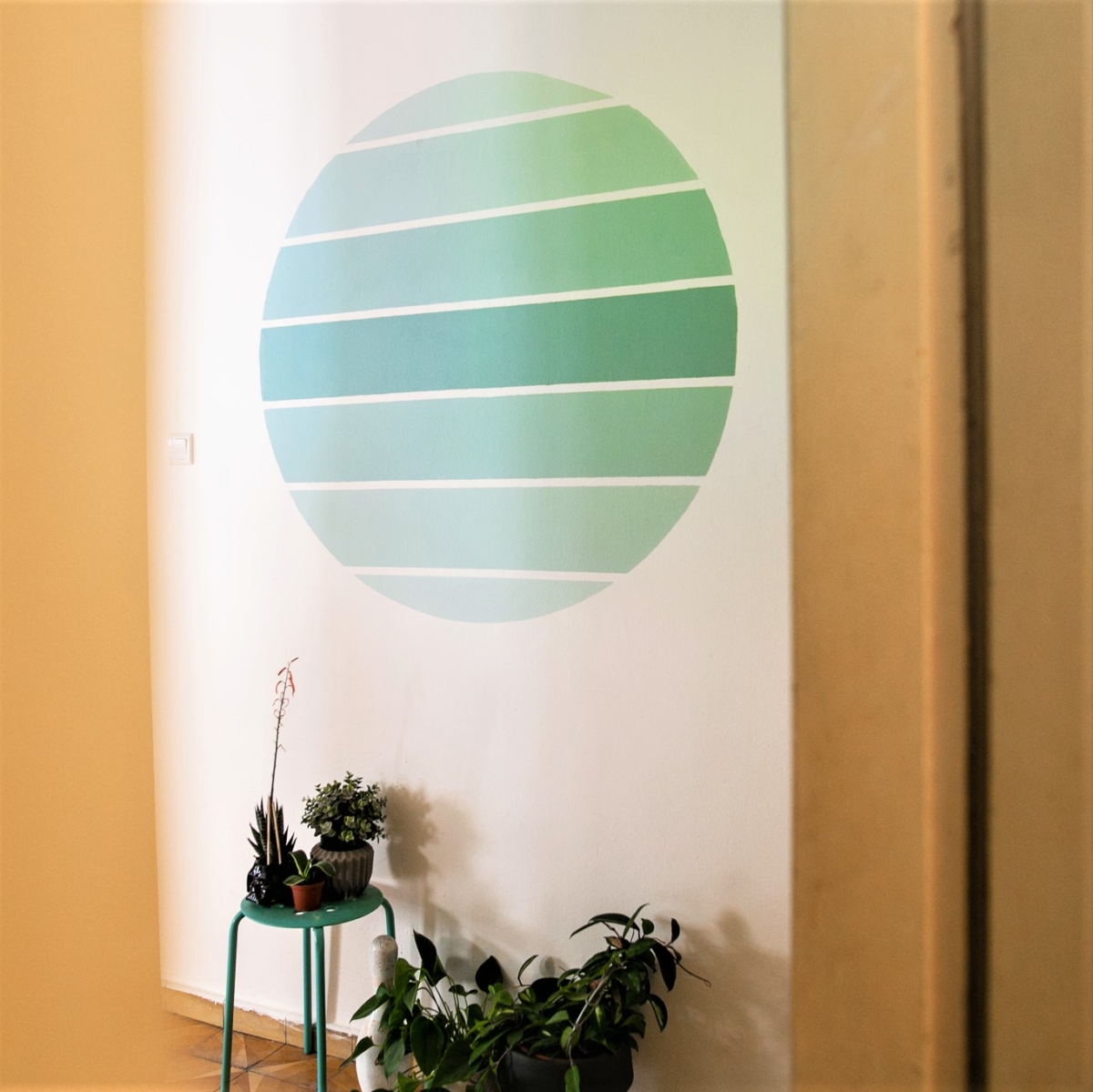 Wall Painting - Circle Ombre DIY Wall Painting- on a budget project